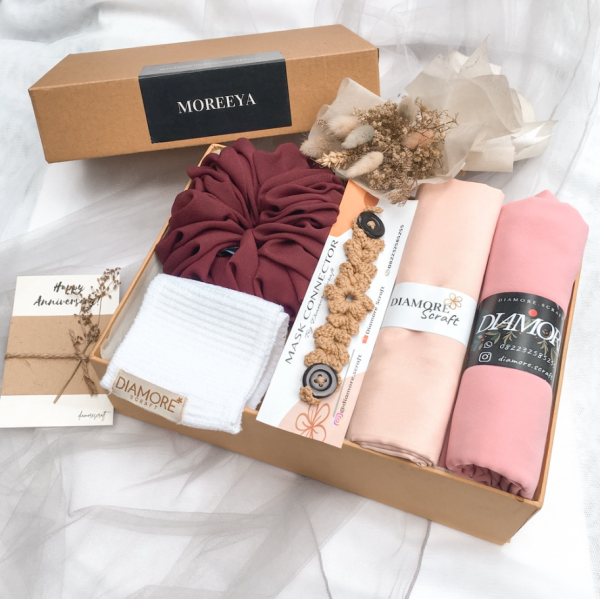 Ide Packaging Box Jilbab Agar Produk Tampil Cantik - Gemapack - Kustom ...
